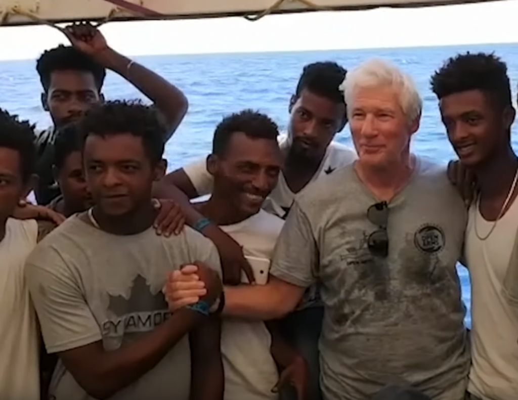 ATV: Actor Richard Gere ኣብ ማእከላይ ንዝተዋጠሩ ስደተኛታት ይሕግዝ፡ ውልቀመላኺ ኢሳይያስ ግዳይ ...